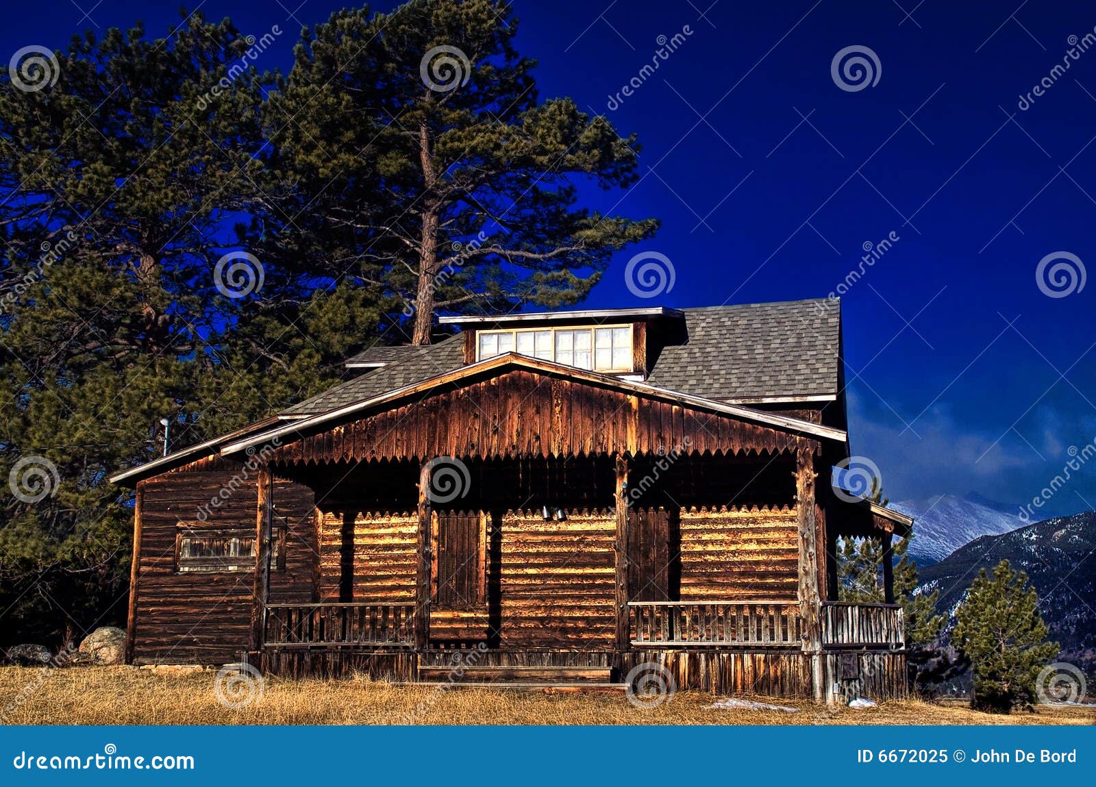 Rustic Mountain Cabin in Colorado Stock Image - Image of wood, building ...