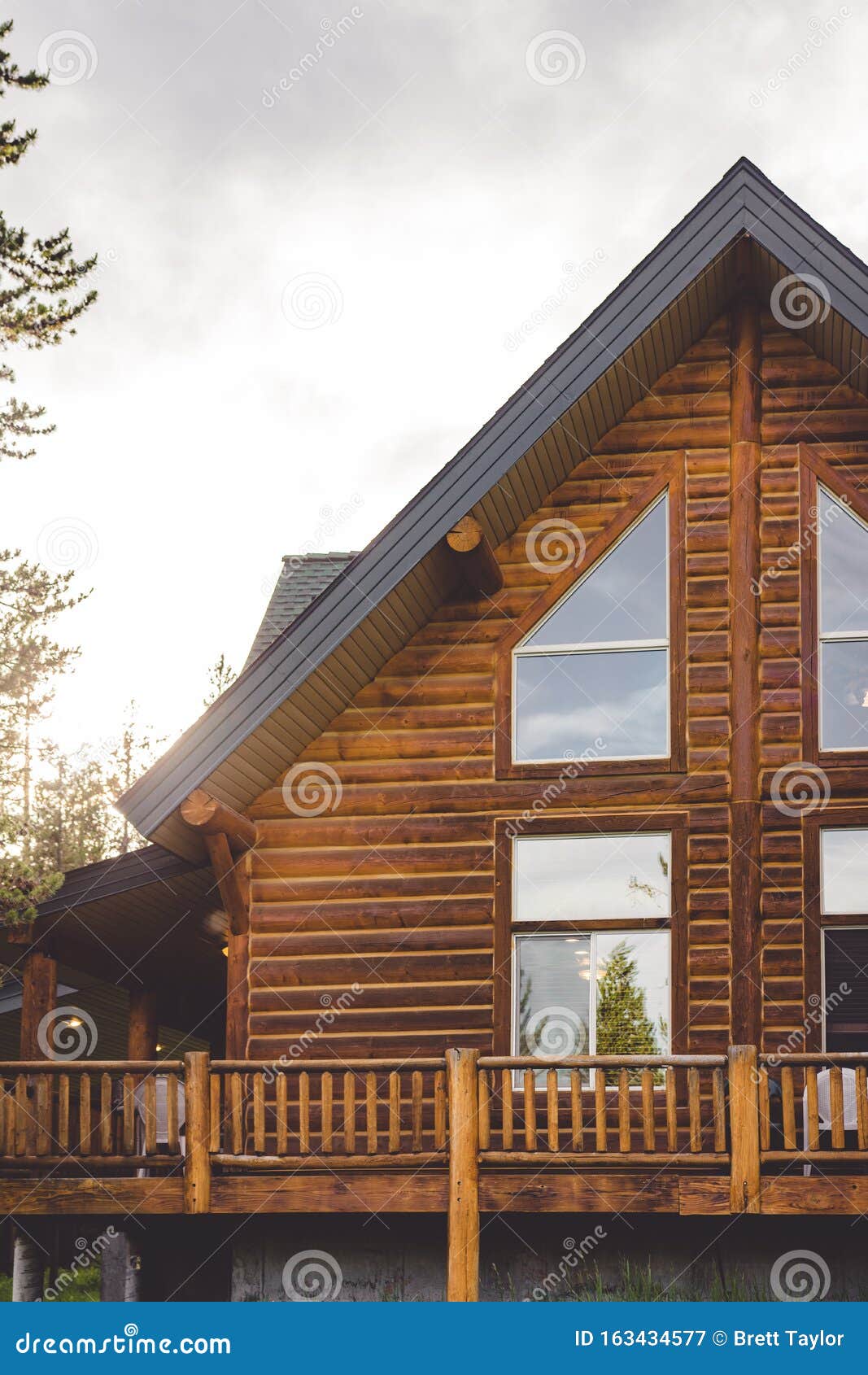 Rustic mountain log cabin stock image. Image of beautiful - 163434577