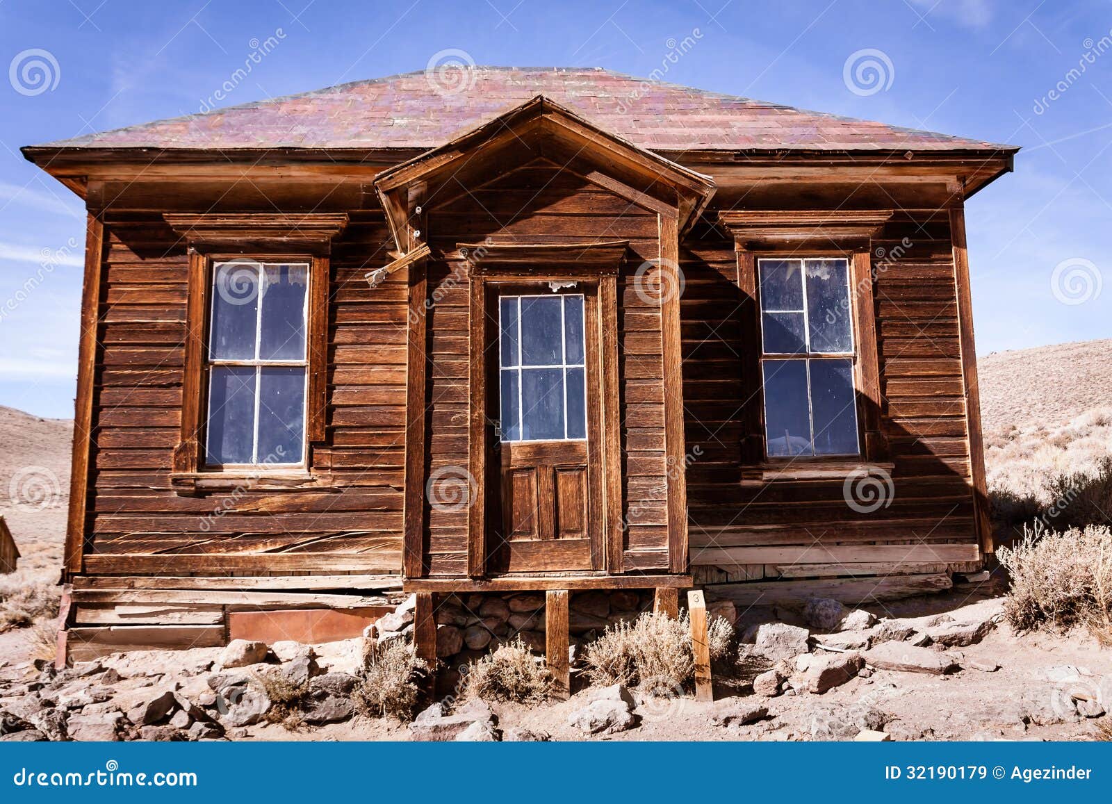 Rustic old house stock image. Image of forgotten, eastern - 32190179