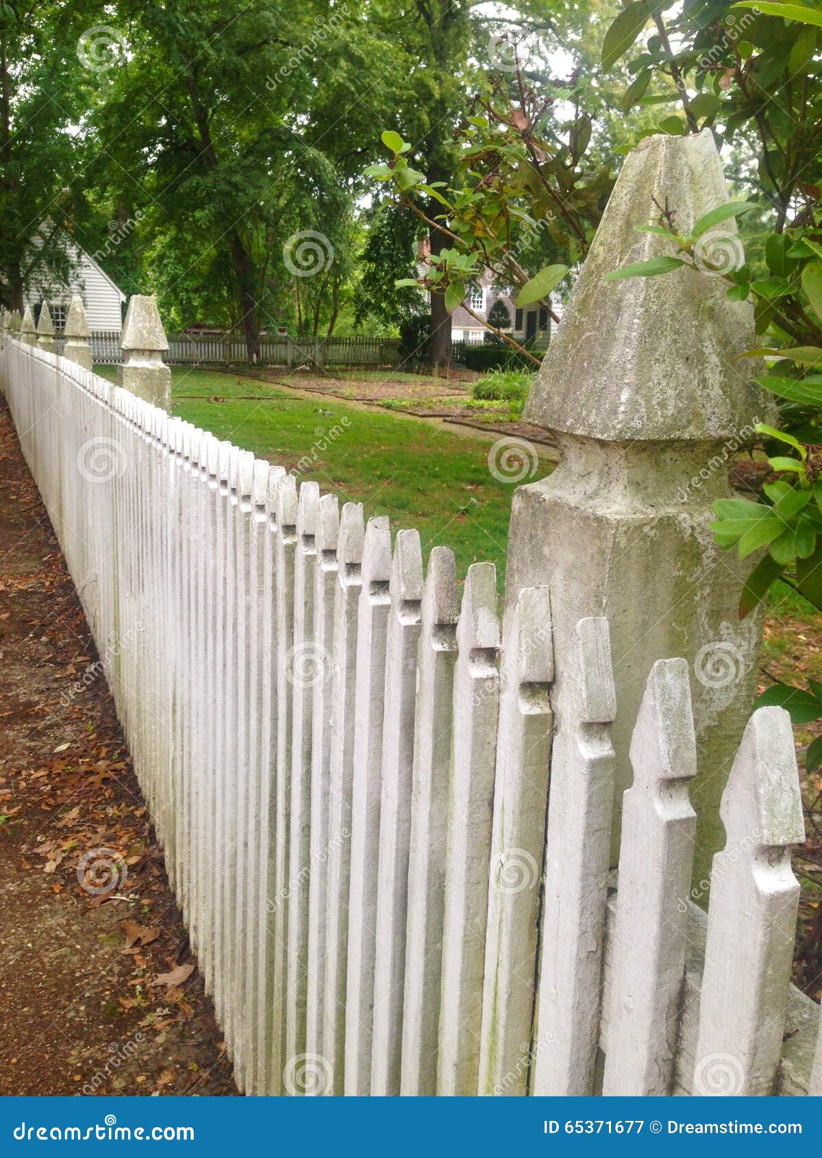 Rustic Picket Fence Stock Photos - Download 777 Images