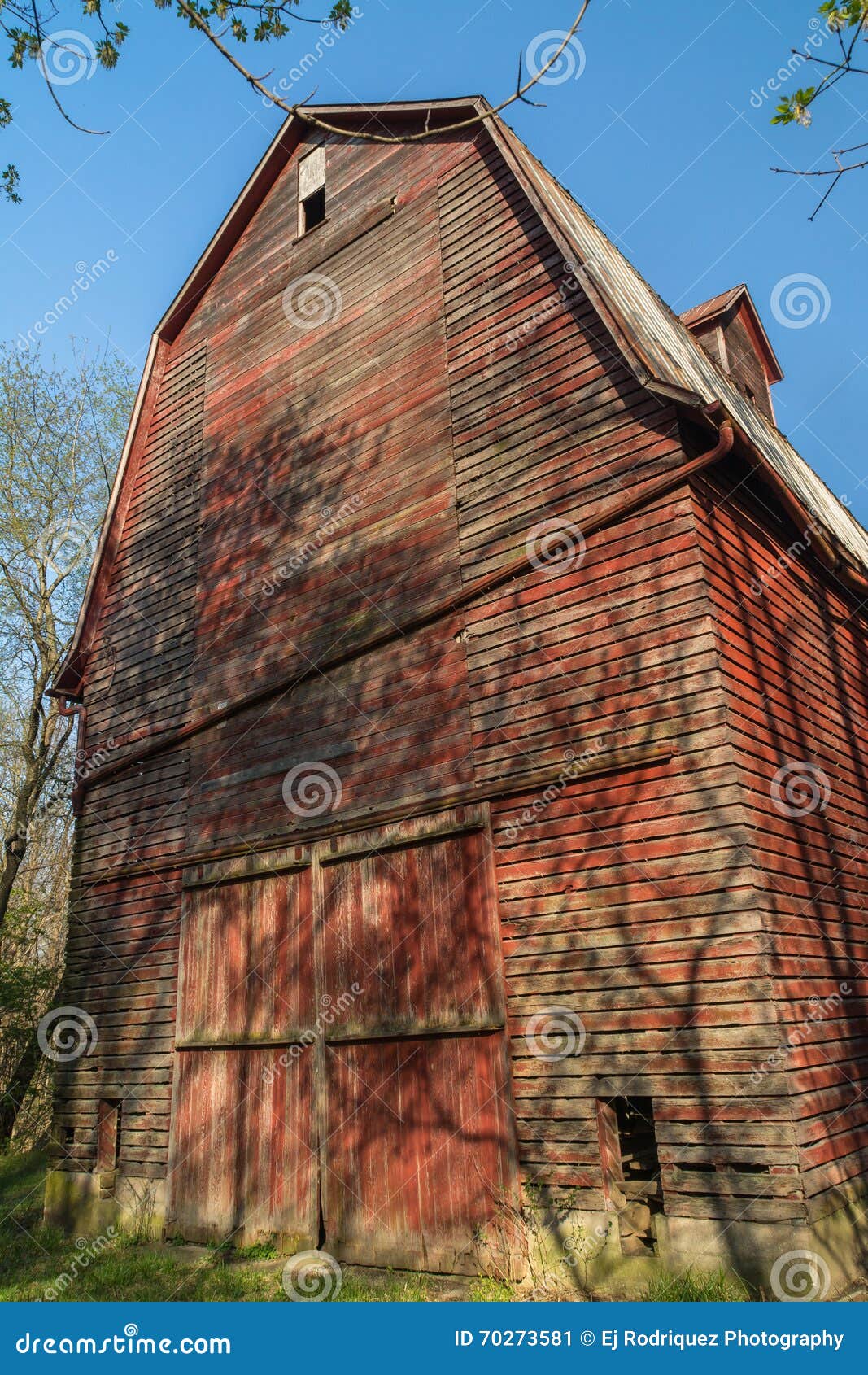 Rustic red barn. stock image. Image of heritage, barn - 70273581