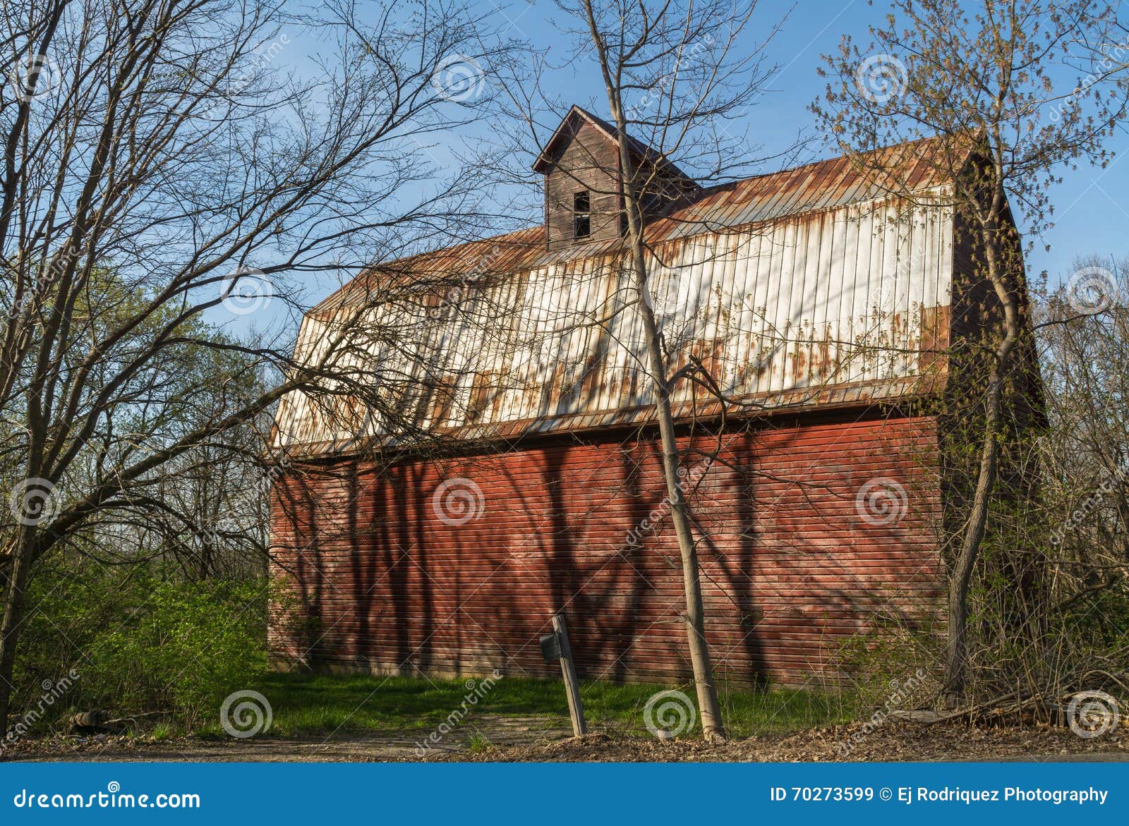 Rustic red barn. stock image. Image of farm, america - 70273599