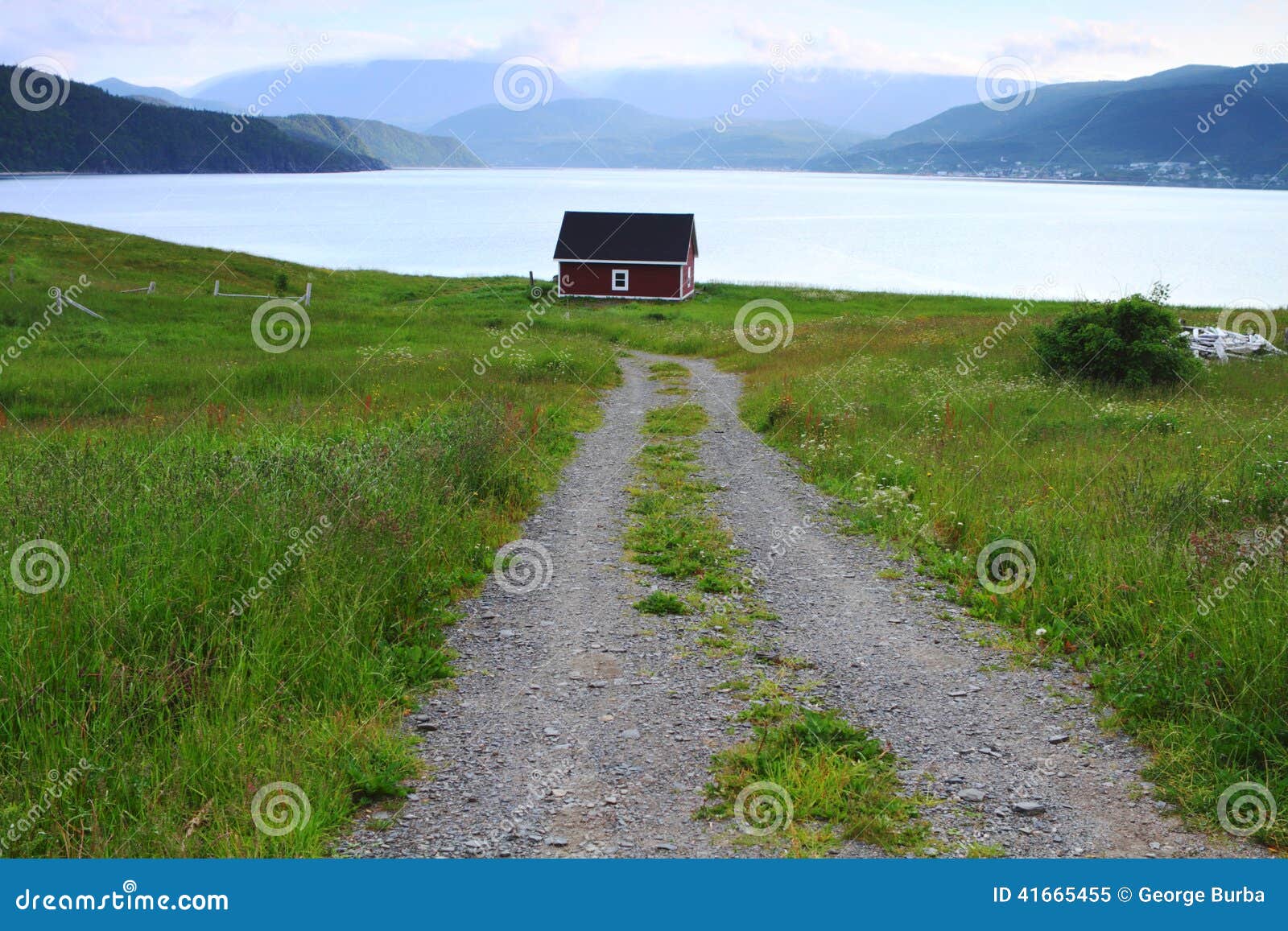 Rustic red cabin stock image. Image of lake, coast, blue - 41665455