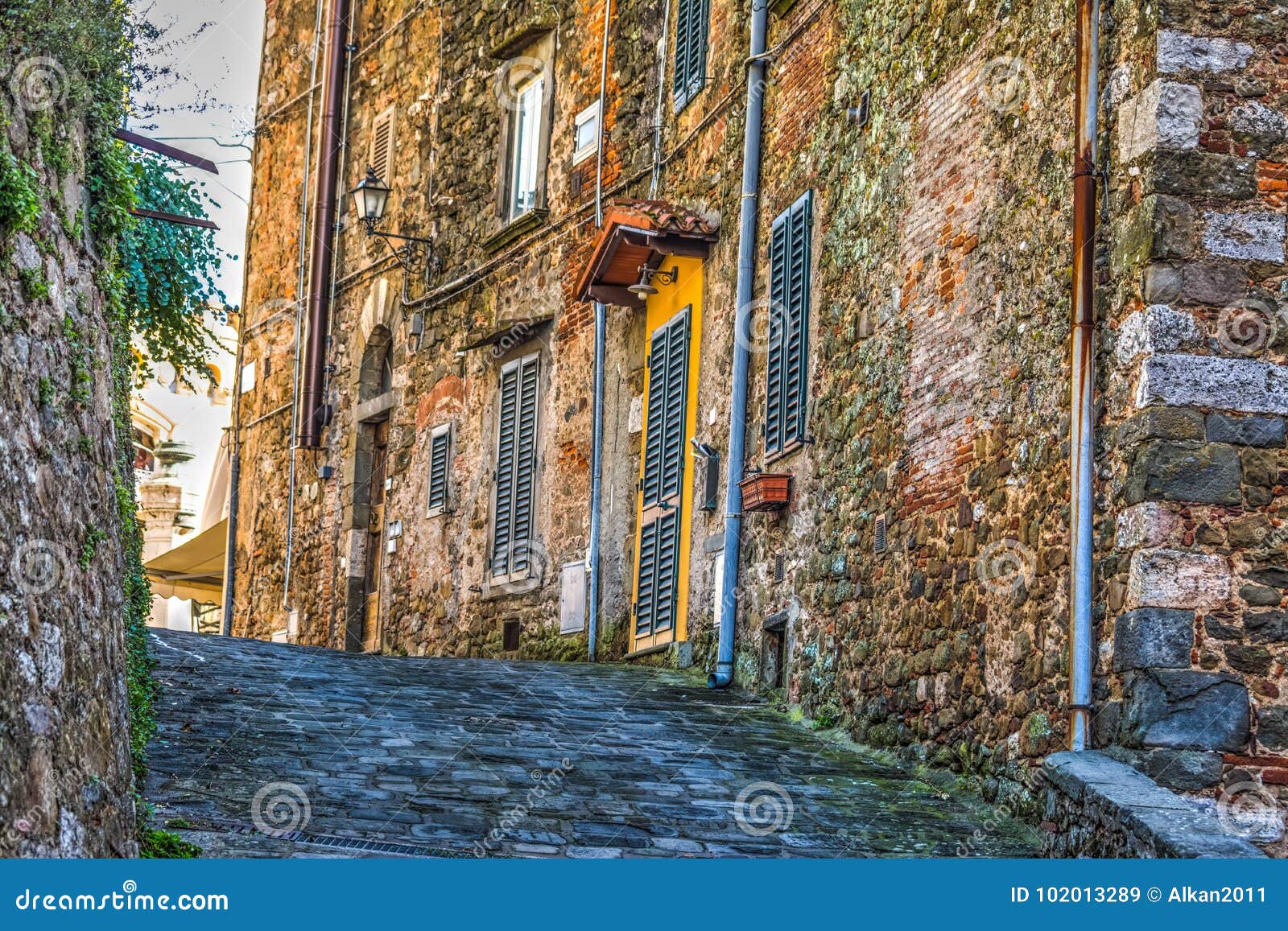 Rustic street in Tuscany stock image. Image of colorful - 102013289