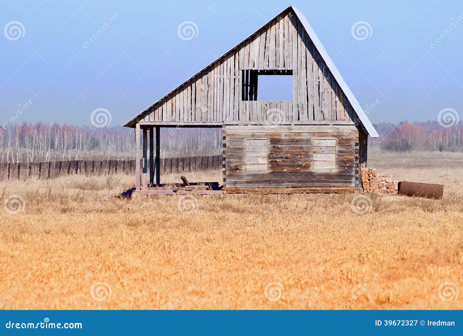 Rustic unfinished house. stock image. Image of build - 39672327