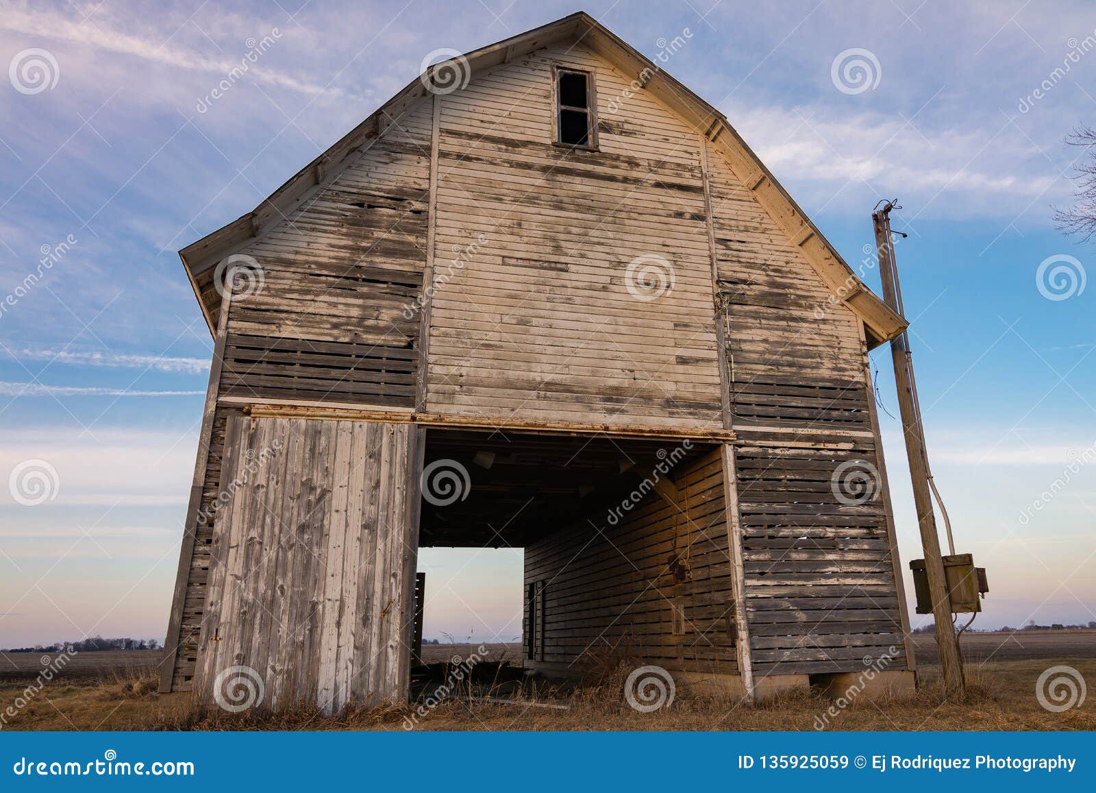 Rustic White Barn at Sunset Stock Image - Image of county, calm: 135925059