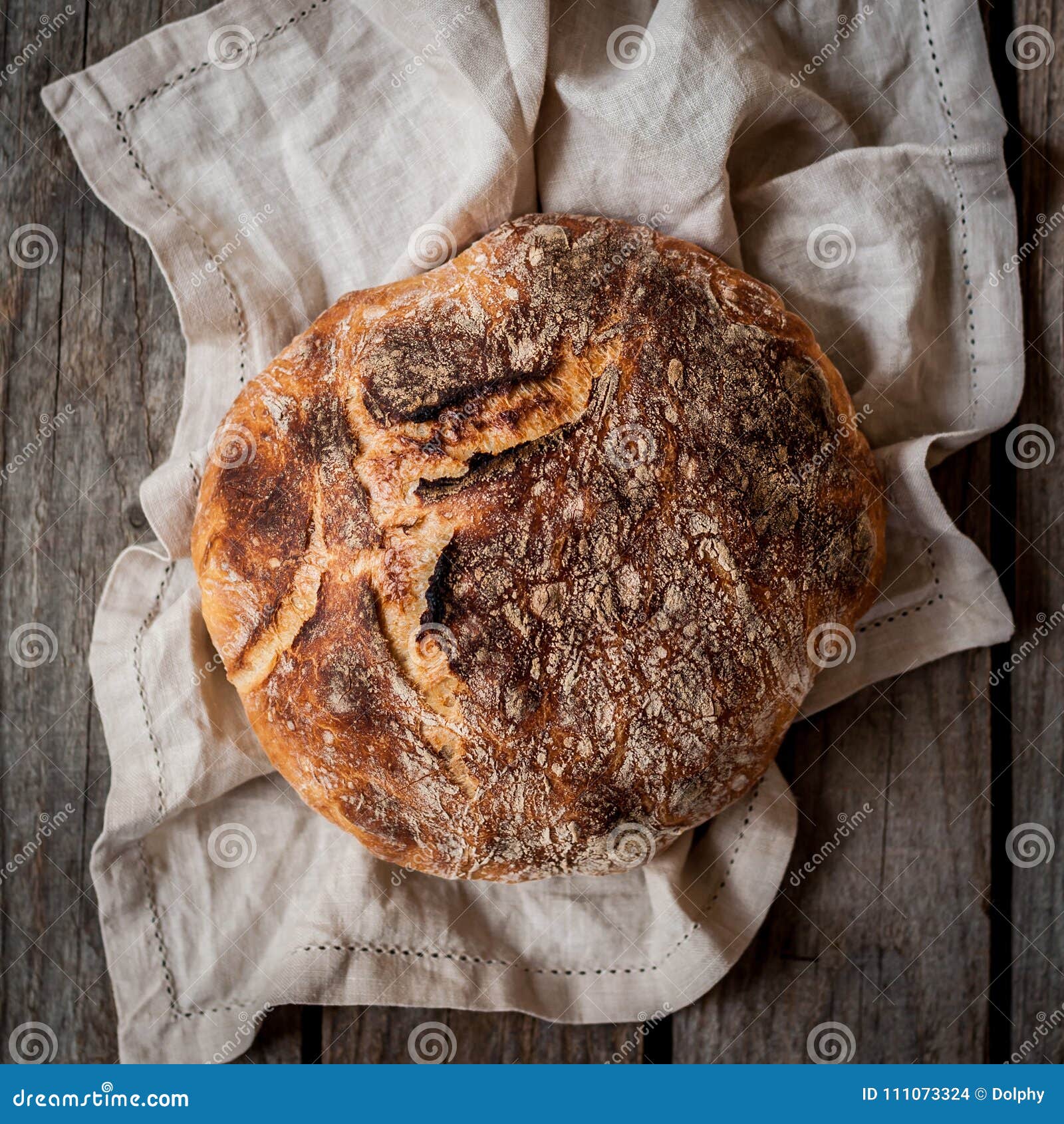 Rustiek brood stock foto. Image of brood, broodje, vers - 111073324
