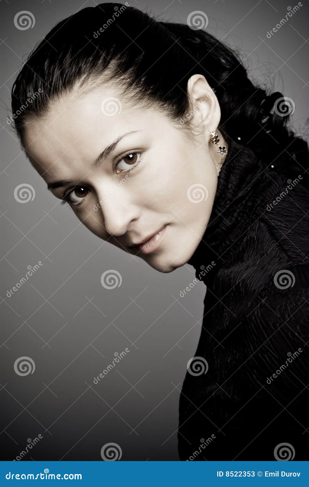 Rustig Studioportret Van Mooie Vrouw Stock Afbeelding - Image of wijfje ...