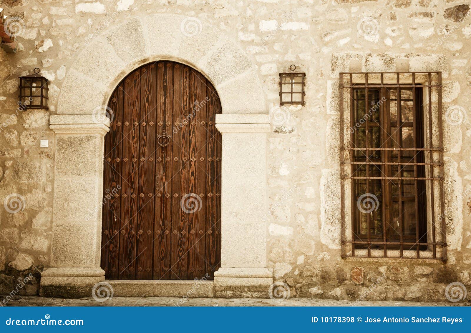 Rustikale Fassade stockfoto. Bild von mittelalterlich - 10178398