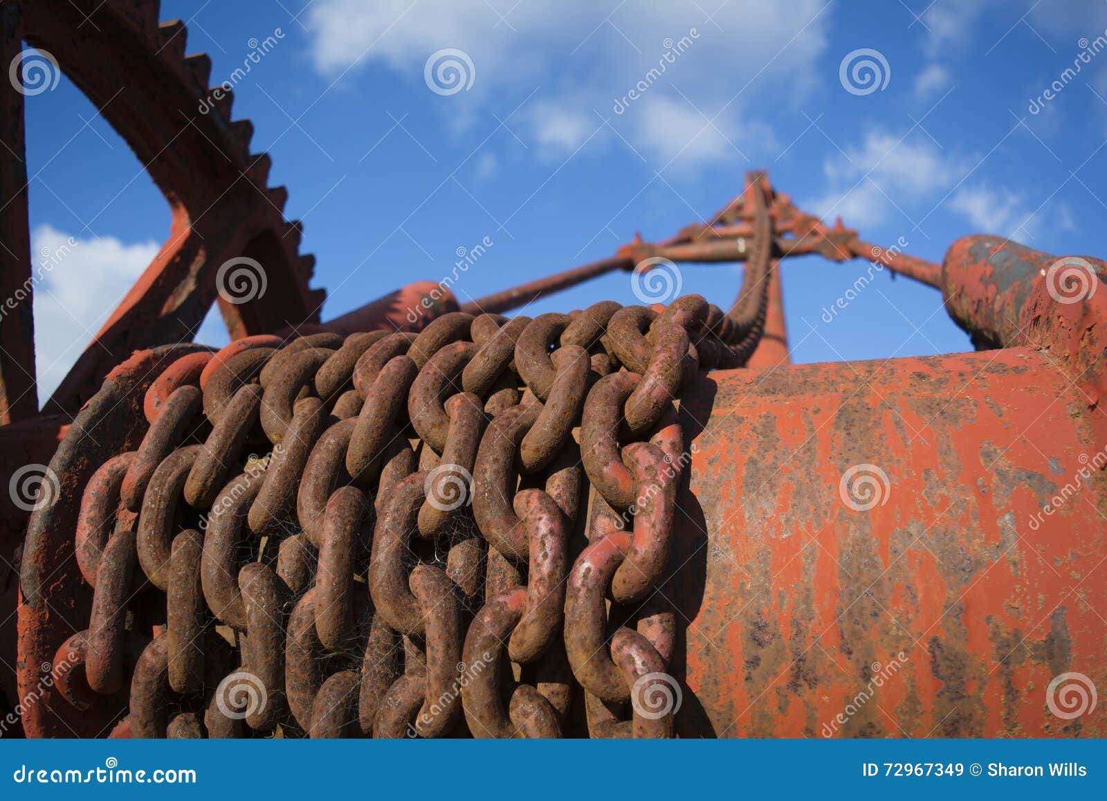 Rusting Chains Royalty-Free Stock Photography | CartoonDealer.com #416243