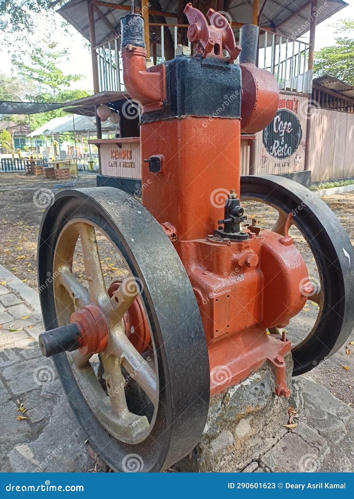 Old Rusty Engine Editorial Image | CartoonDealer.com #172280500