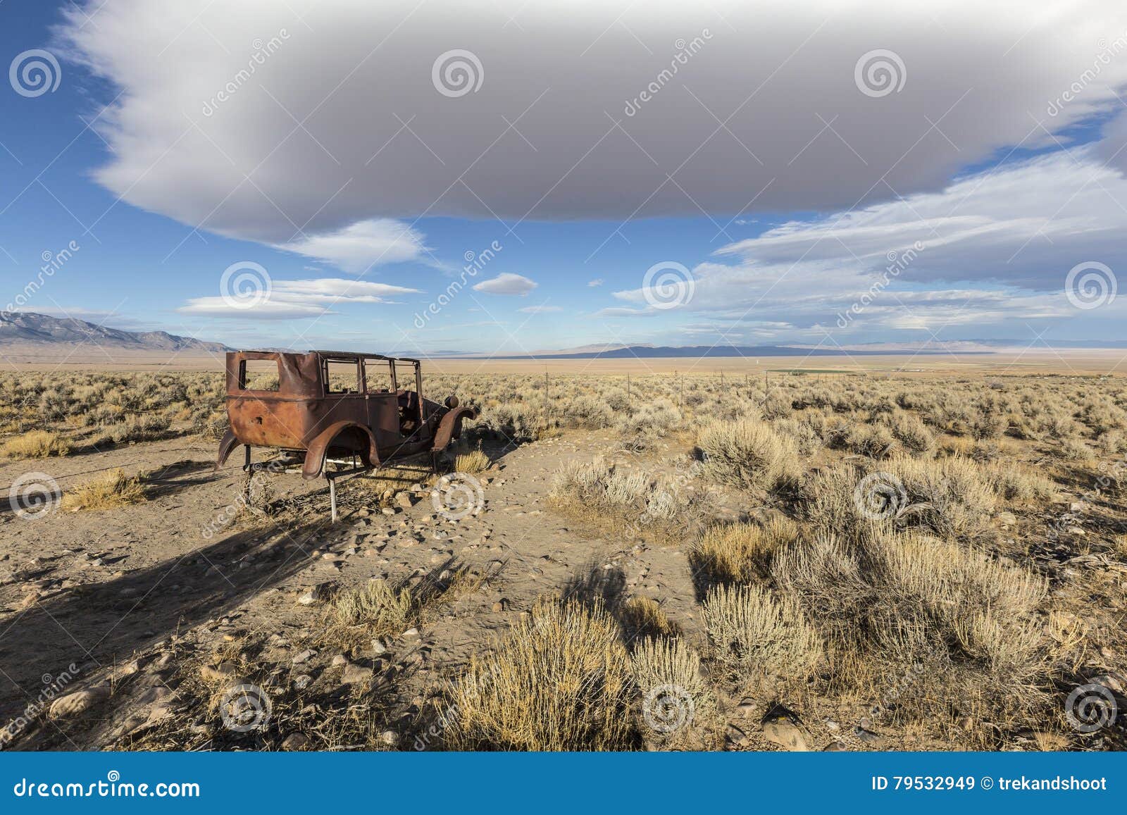 Rusty Car in Nevada Desert editorial stock image. Image of arid - 79532949