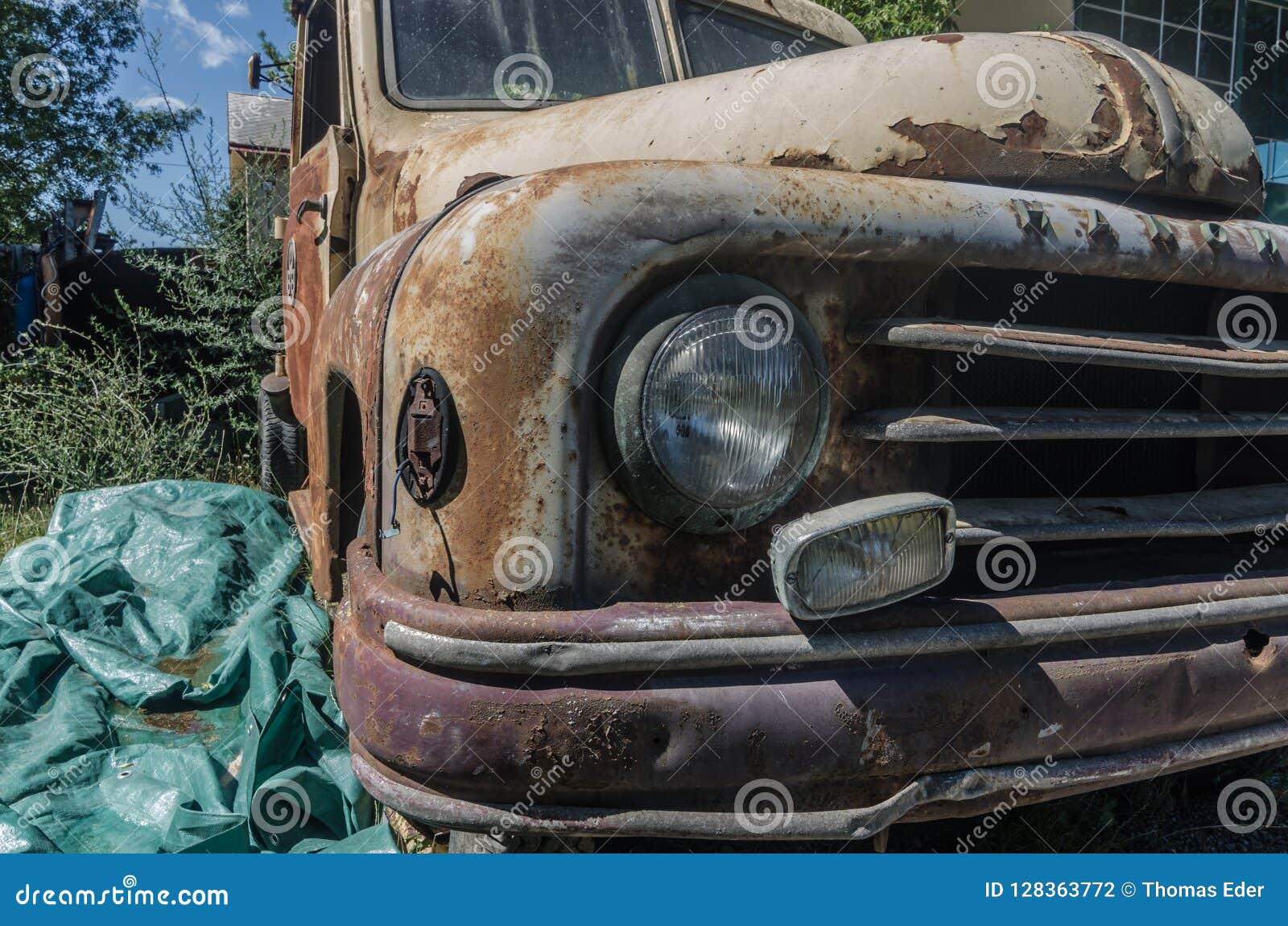 Rusty car side view editorial photography. Image of business - 128363772