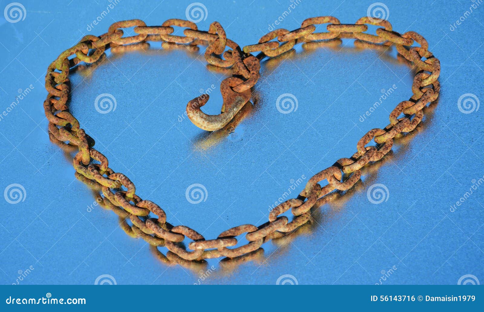 Rusty chain heart and dew stock photo. Image of copy - 56143716