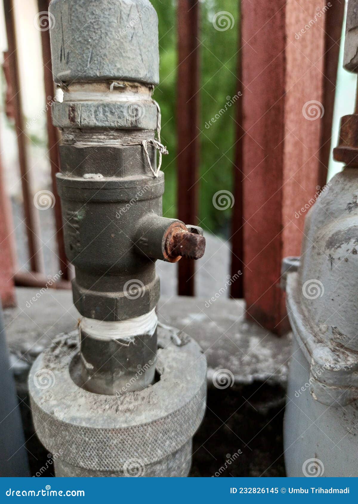 Rusty Dead End Plug on Piping Stock Image - Image of piping, dead ...