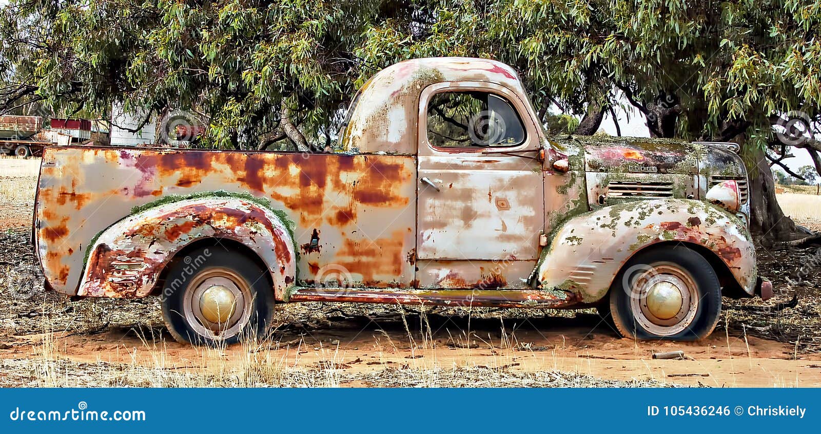 Rusty Dodge foto de stock. Imagem de valioso, geral - 105436246