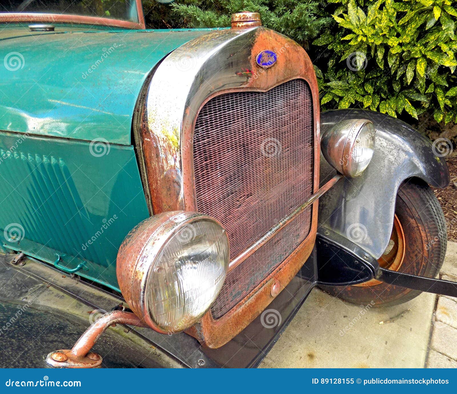 Rusty Ford Front Picture. Image: 89128155