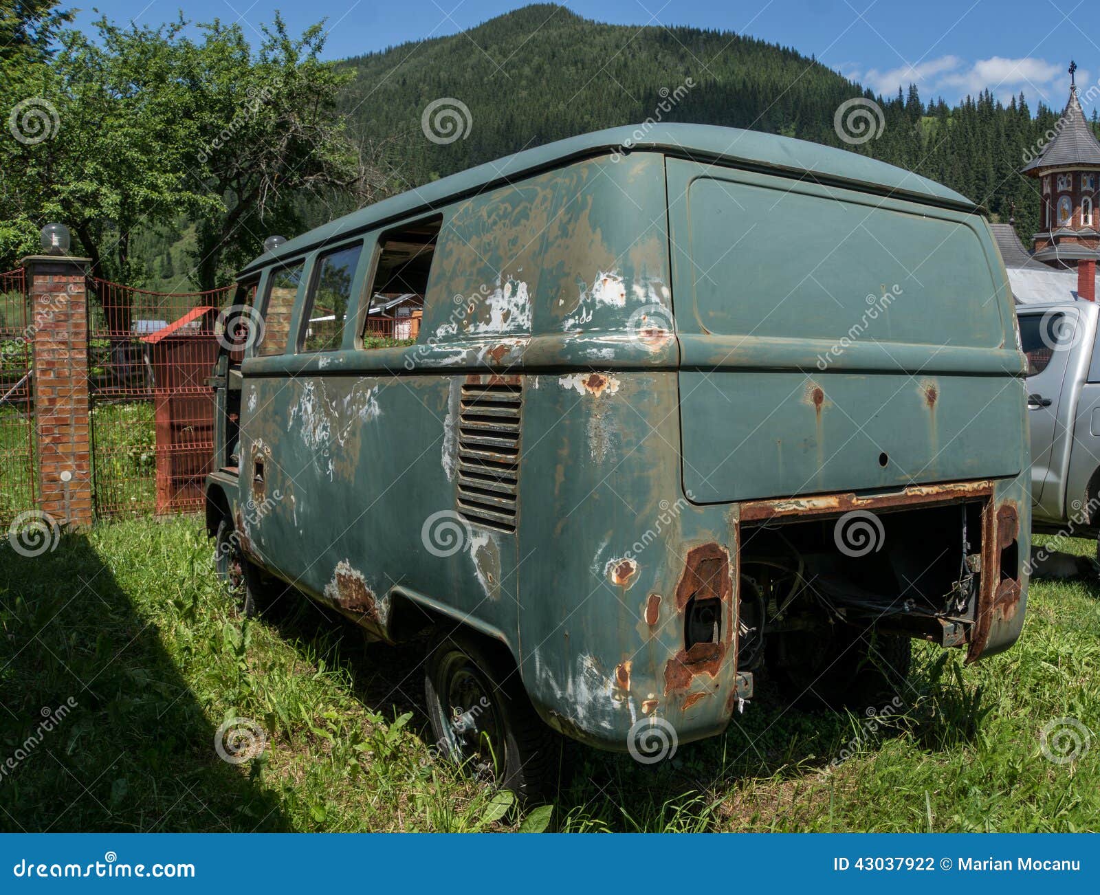 Rusty Kombi stock photo. Image of kombi, headlight, front - 43037922