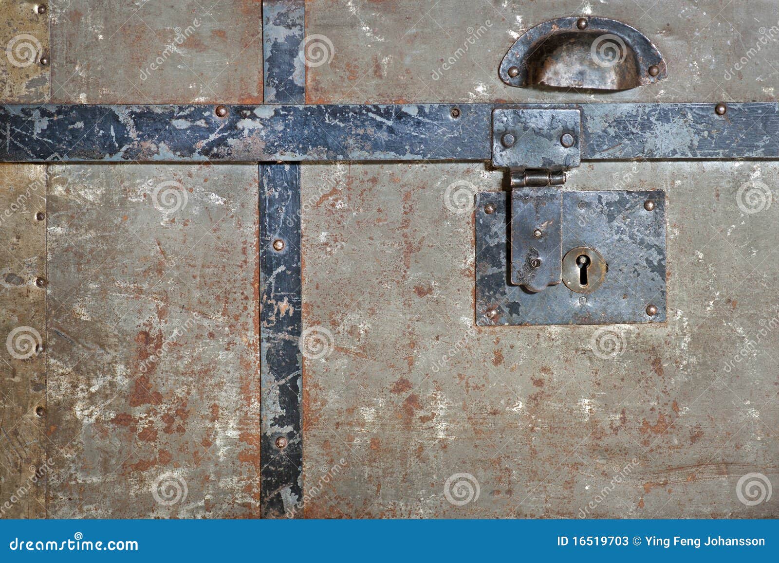 Rusty lock on chest stock image. Image of container, lock - 16519703