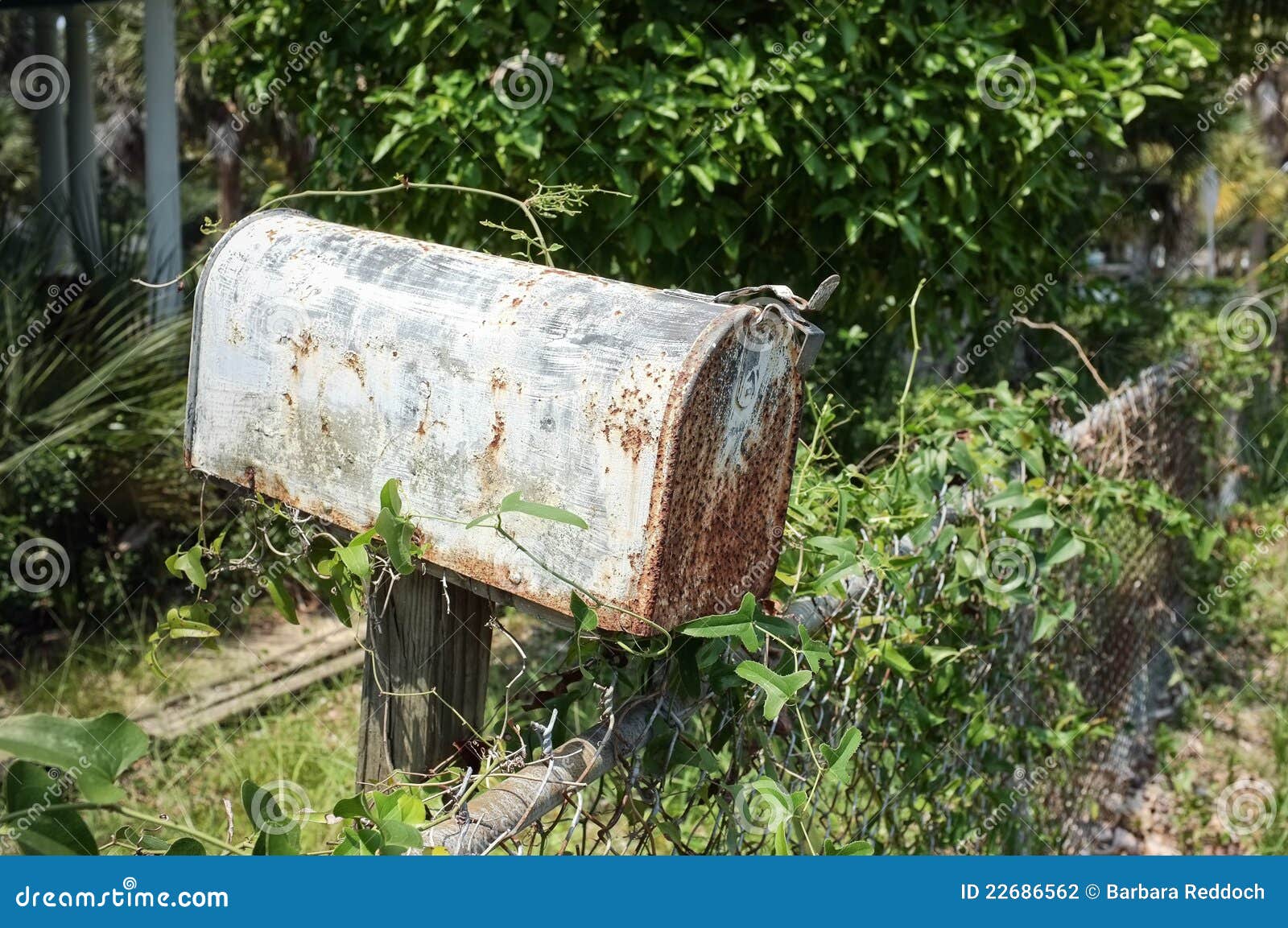 Rusty Mailbox at Abandoned House Stock Photo - Image of abandoned ...
