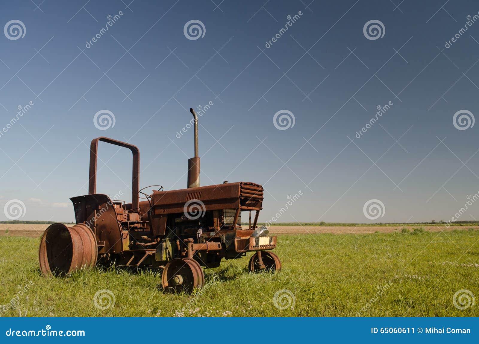 Rusty Old Abandoned Tractor in a Field Stock Image - Image of country ...