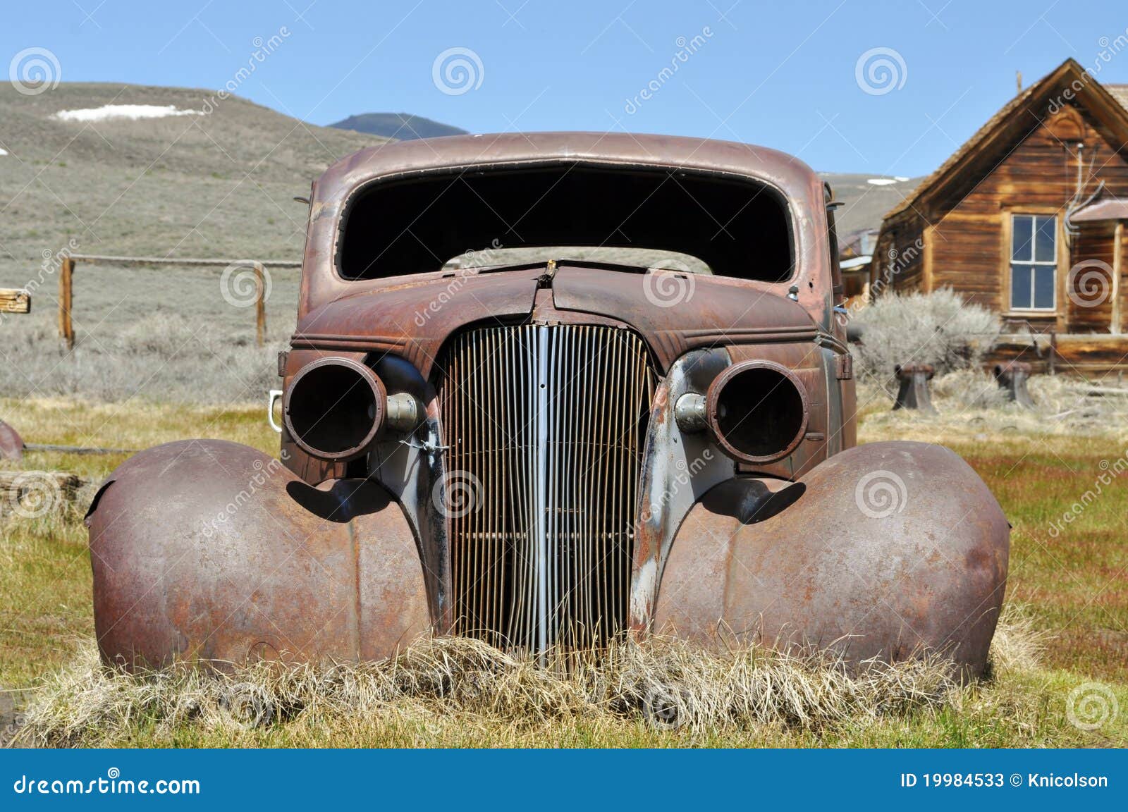 Rusty old car stock image. Image of history, ghost, grass - 19984533