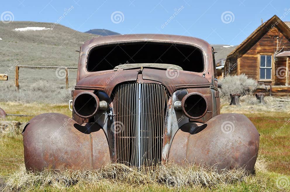 Rusty old car stock image. Image of history, ghost, grass - 19984533