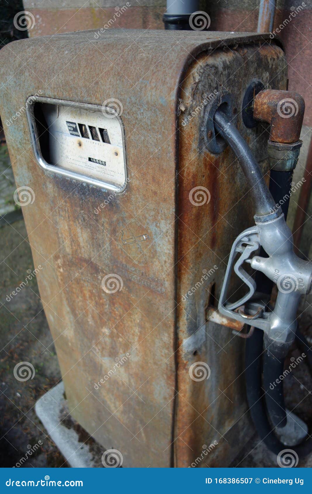 Rusted fuel pump editorial photography. Image of pump - 168386507