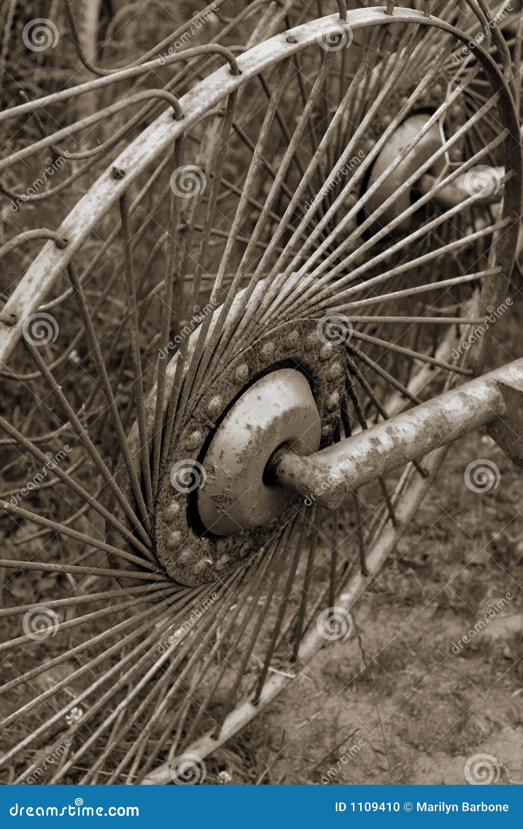Rusty Old Metal Wheel stock photo. Image of craftsmanship - 1109410