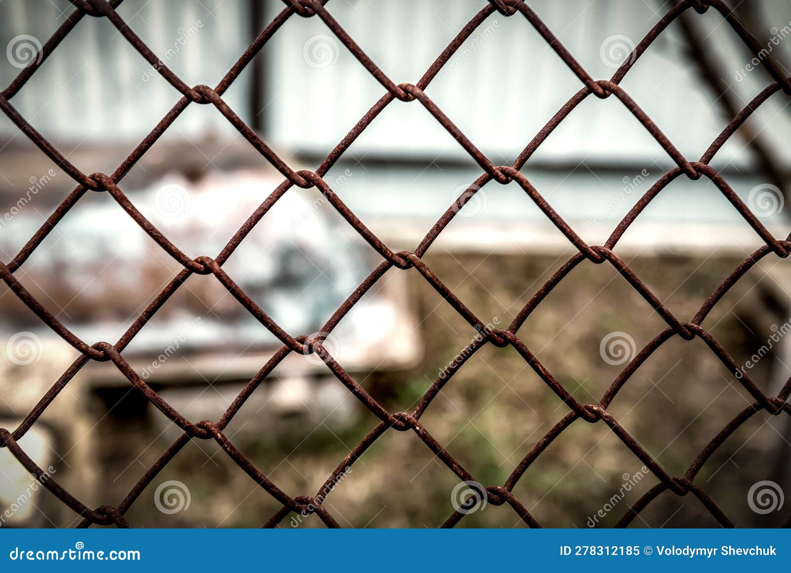Rusty Steel Mesh Fence, Netting Fence, Wire Mesh Stock Image - Image of ...