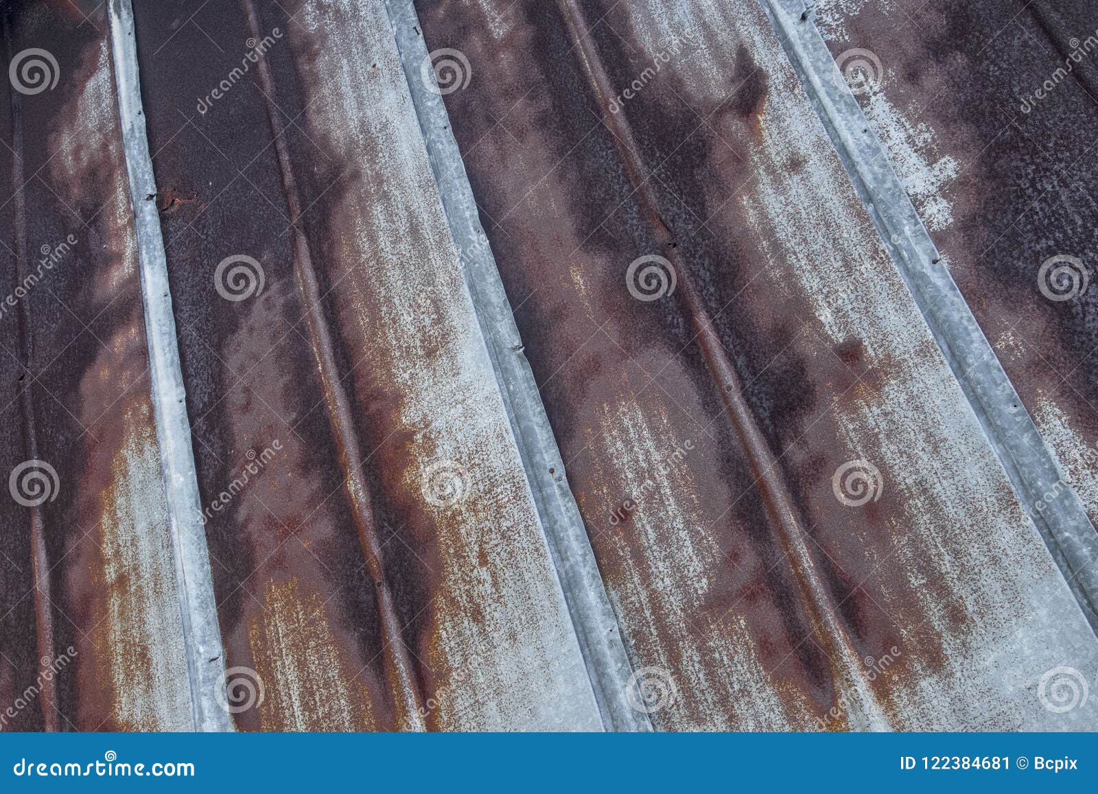 Rusty Steel Roof imagen de archivo. Imagen de azotea - 122384681