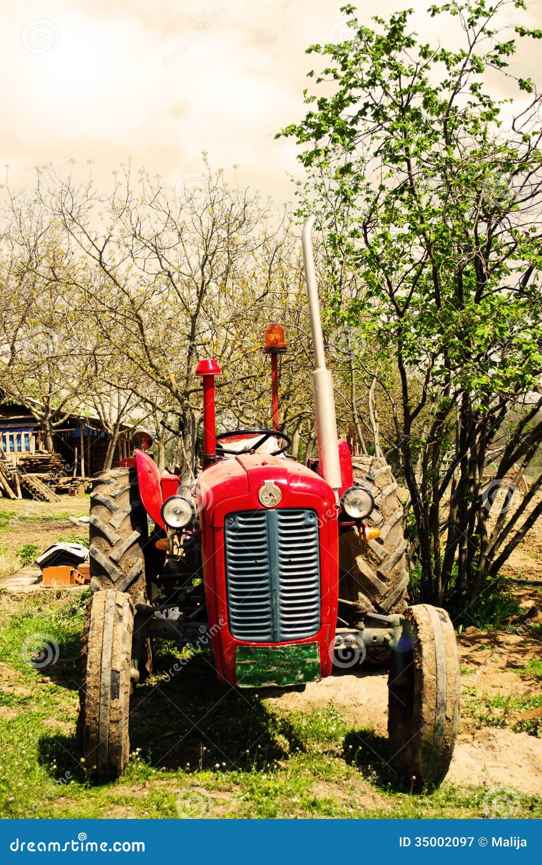 Rusty Tractor in Countryside Stock Image - Image of antique, aged: 35002097