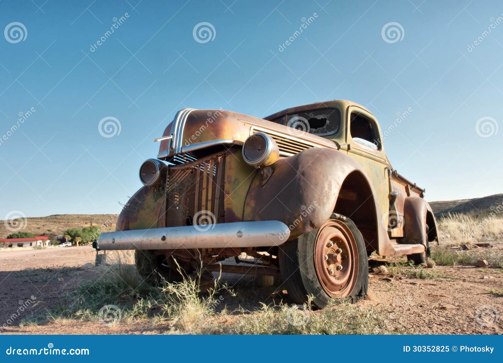 Rusty Vintage Car in Desert Stock Image - Image of oldfashioned, front ...