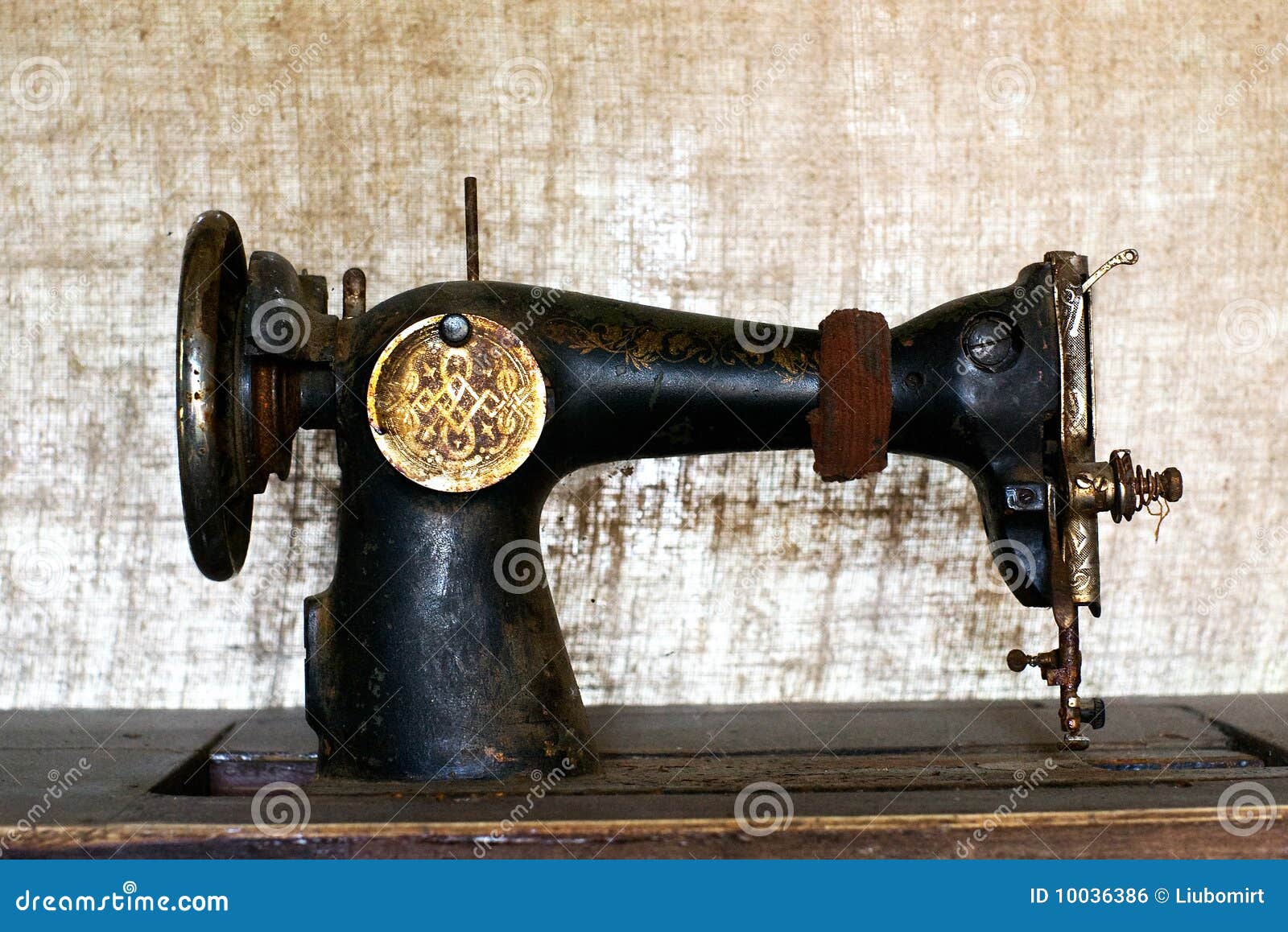 Rusty Vintage Sewing Machine Stock Photo - Image of tailor, museum ...