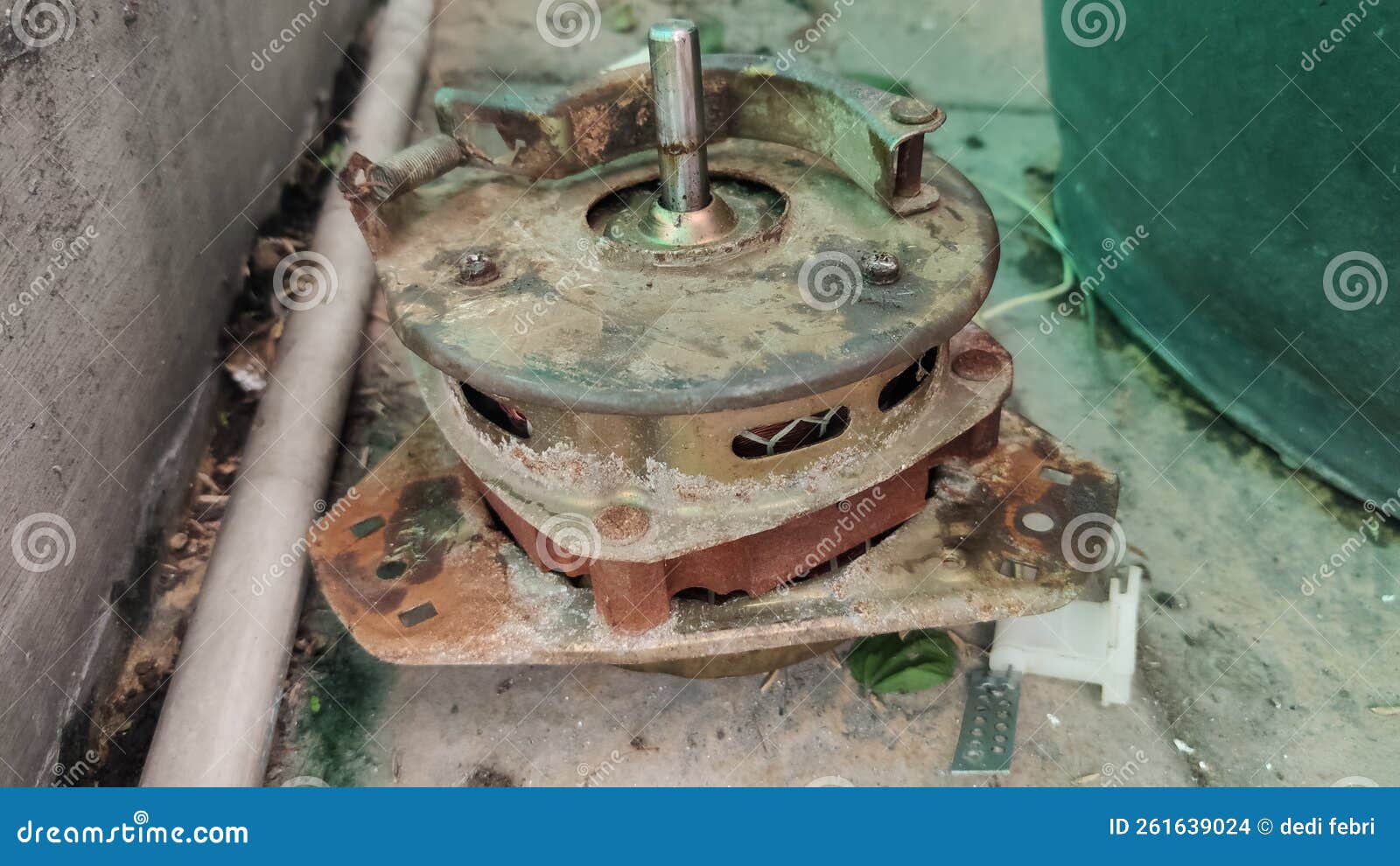 Rusty Washing Machine Dynamo Stock Photo - Image of rusty, washing ...