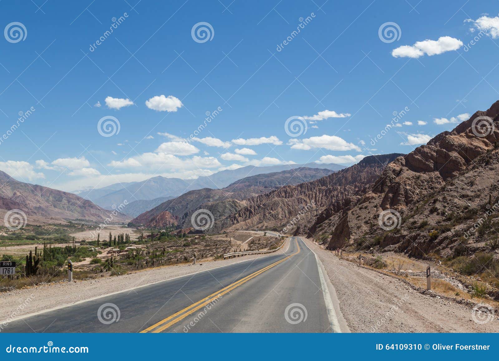 Ruta 9 En La Argentina Del Noroeste Foto de archivo - Imagen de colina ...