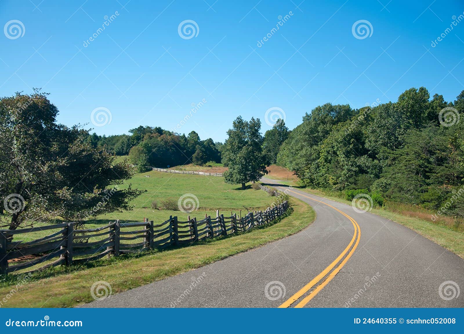 Ruta verde azul de Ridge imagen de archivo. Imagen de camino - 24640355