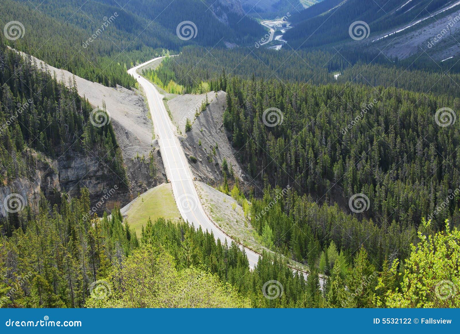 Ruta Verde De Icefield En Bosques Foto de archivo - Imagen de escena ...