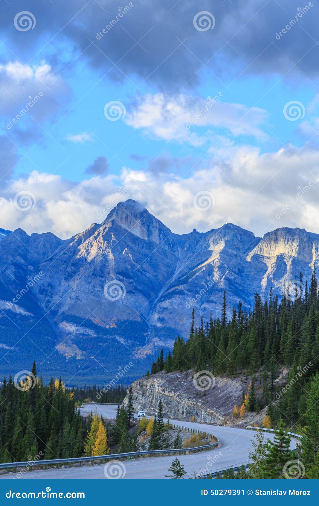 Ruta verde de Icefields imagen de archivo. Imagen de recorrido - 50279391