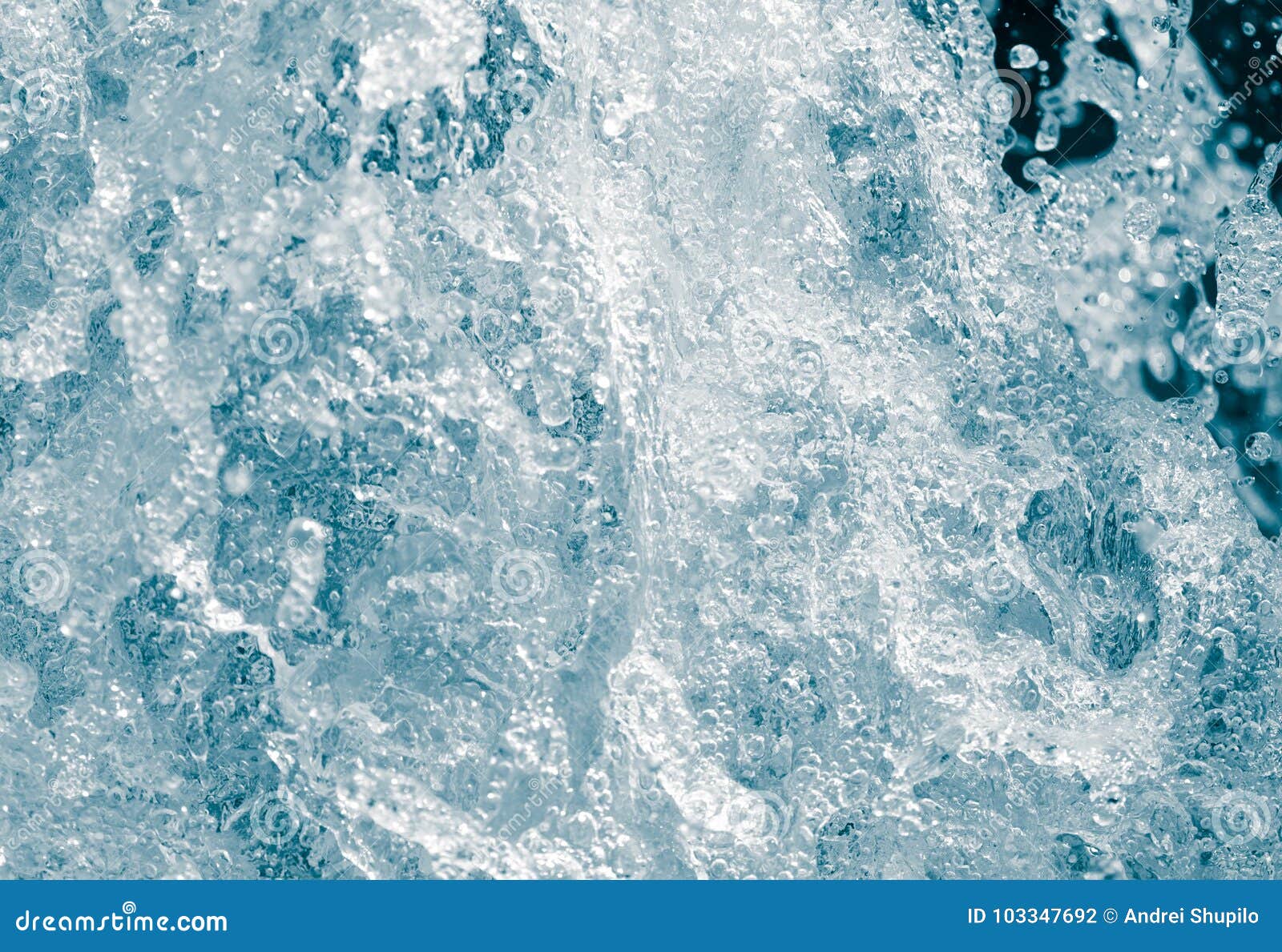 Ruw Water Met Plonsen Op Aard Stock Foto - Image of sterkte, spatten ...