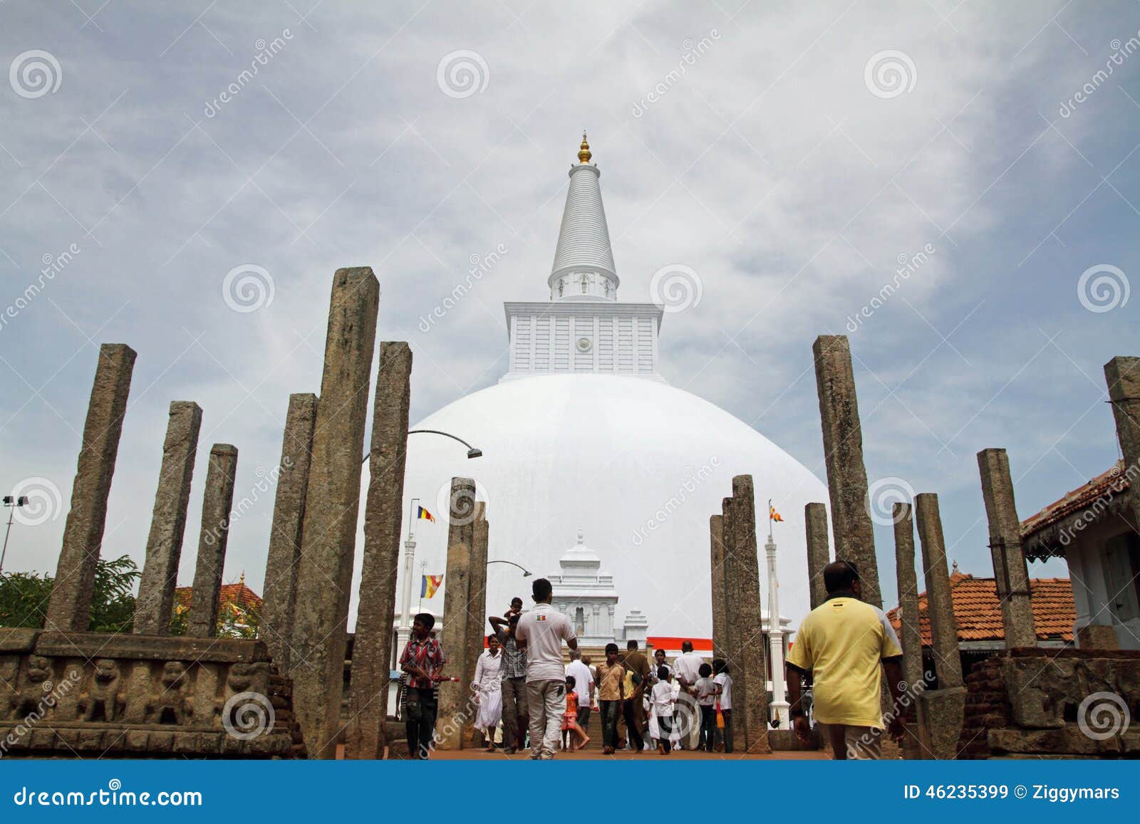 Ruwanweli-saya in Anuradhapura Redaktionelles Stockbild - Bild von blau ...