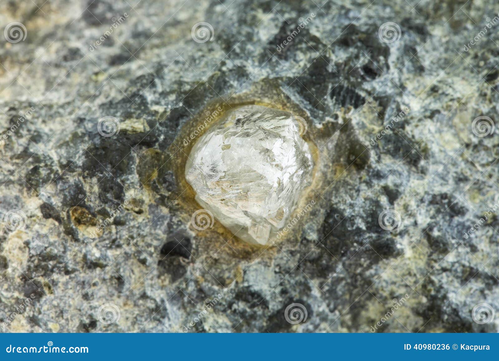 Ruwe diamant stock foto. Image of geïsoleerd, rots, leven - 40980236