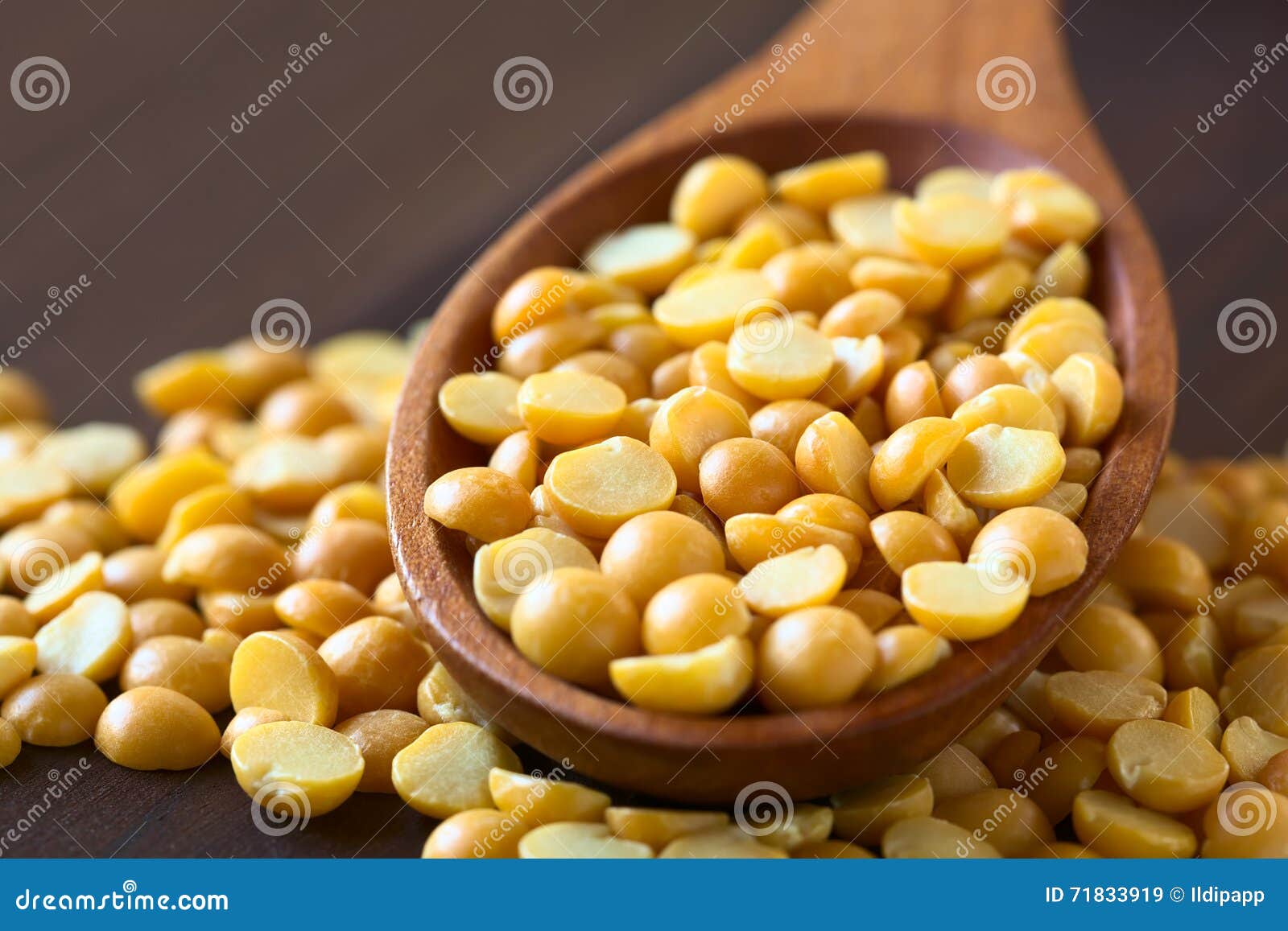 Ruwe gele spliterwten stock afbeelding. Afbeelding bestaande uit geel ...