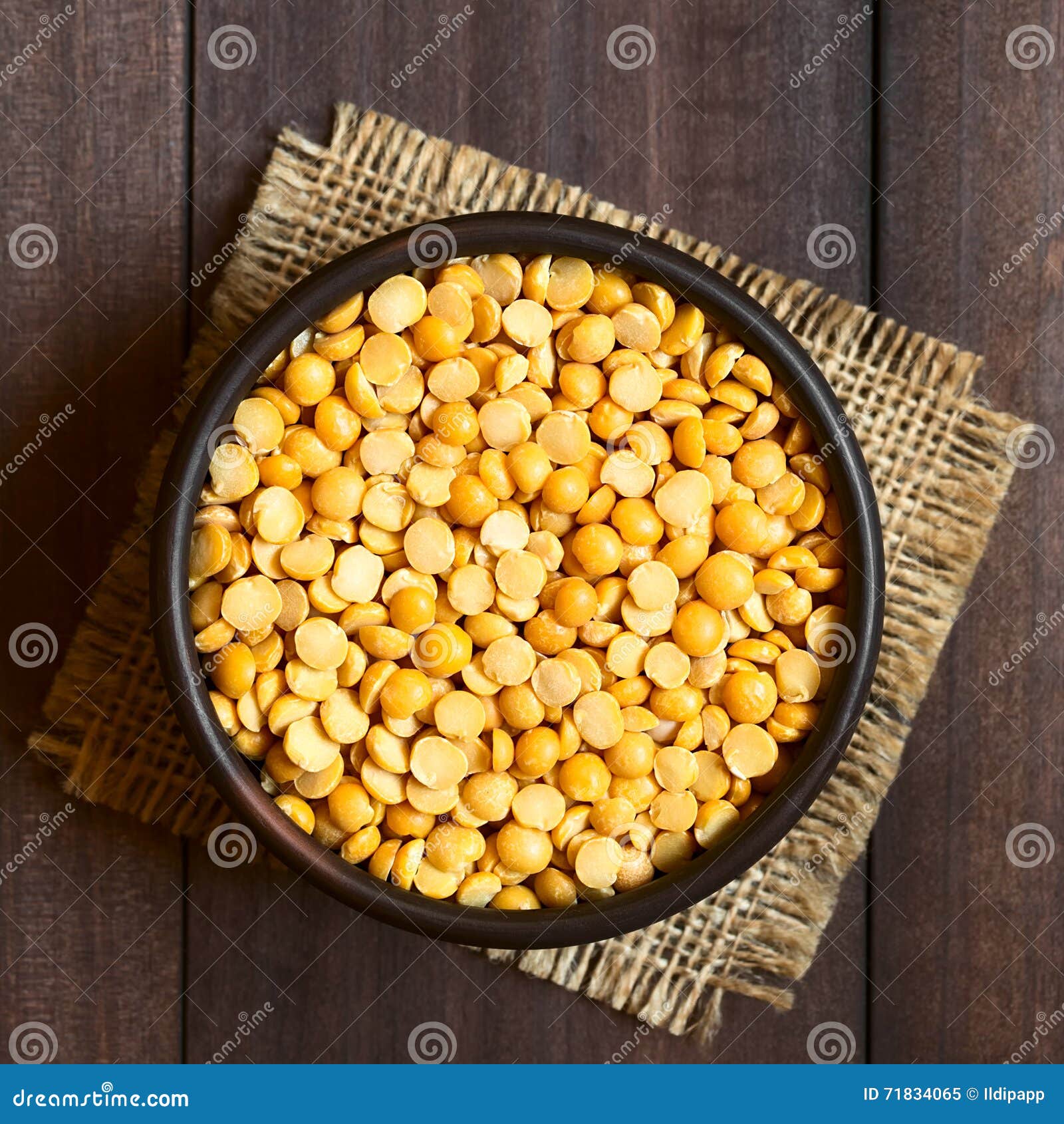 Ruwe gele spliterwten stock afbeelding. Image of koken - 71834065