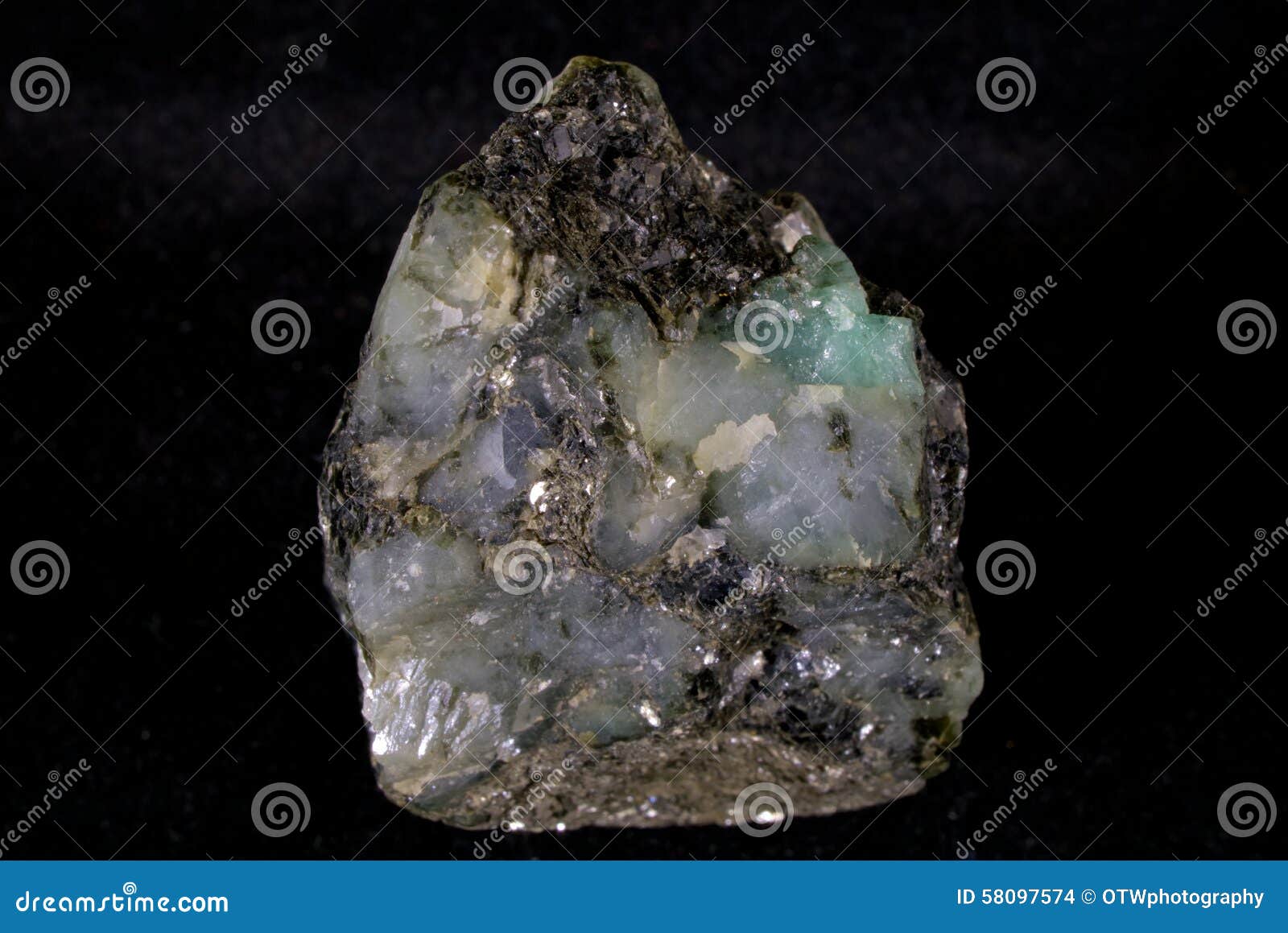 Ruwe Smaragd Stockfoto's - Download 388 Royalty Free Photos