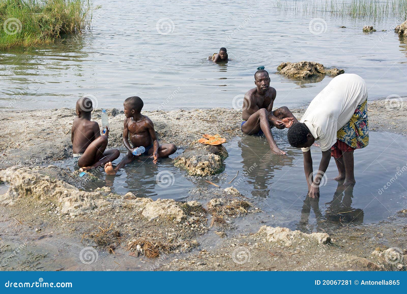 Rwandan people editorial photo. Image of woman, potato - 20067281