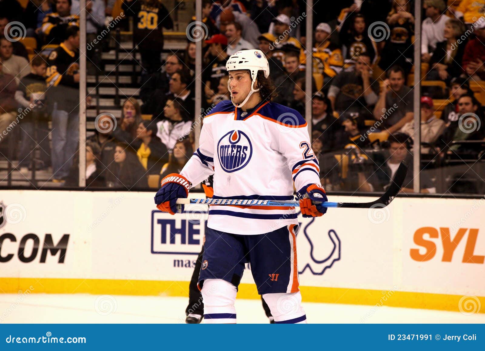 Ryan Jones Edmonton Oilers photo éditorial. Image du gibiers - 23471991