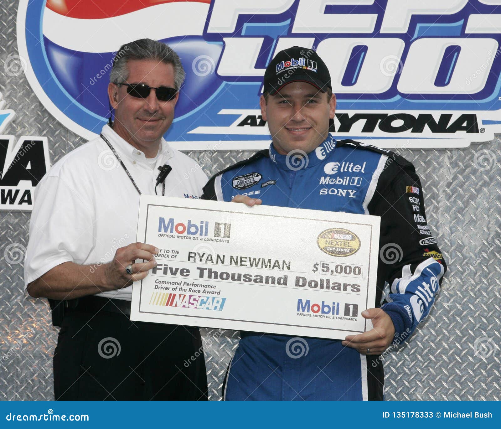 2006 NASCAR Pepsi 400 editorial stock photo. Image of presented - 135178333
