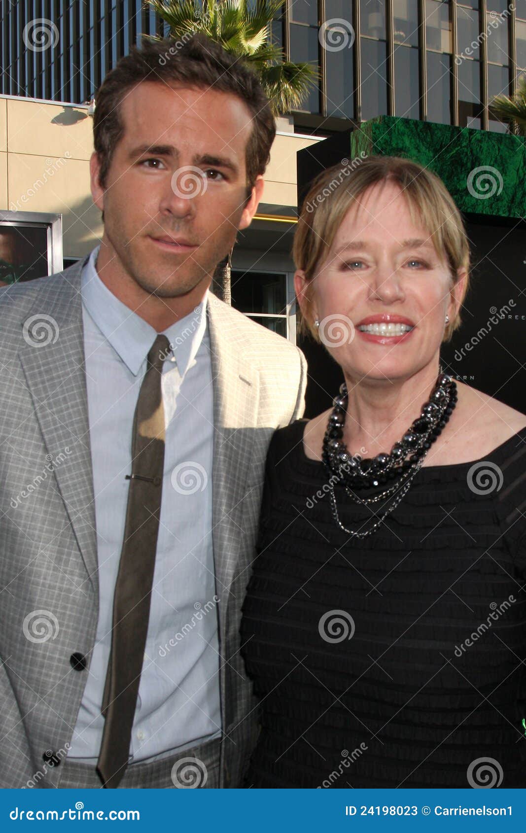 Ryan Reynolds editorial stock photo. Image of grauman - 24198023