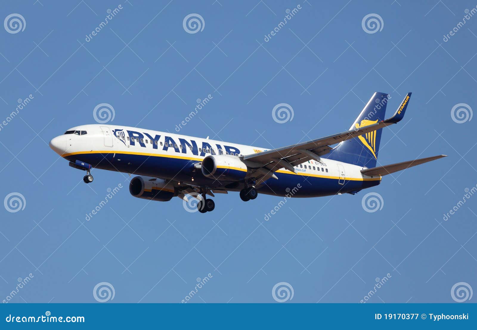 Ryanair Airlines aircraft editorial photography. Image of spain - 19170377